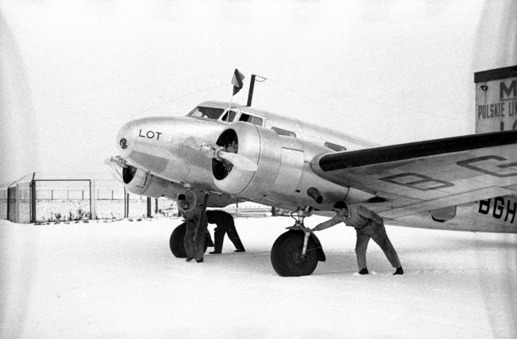 Podróże lotnicze w przedwojennej Polsce - WielkaHistoria