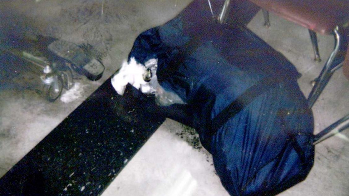 Ojciec przyłapał go na robieniu bomb, ale wierzył, że się poprawi ...