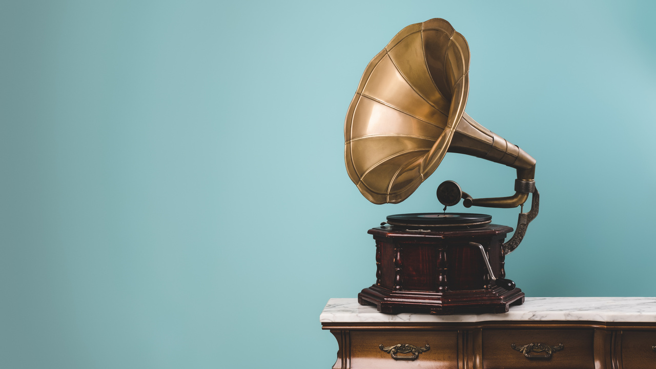 Patefon. Stylowy element wystroju domu - WielkaHistoria